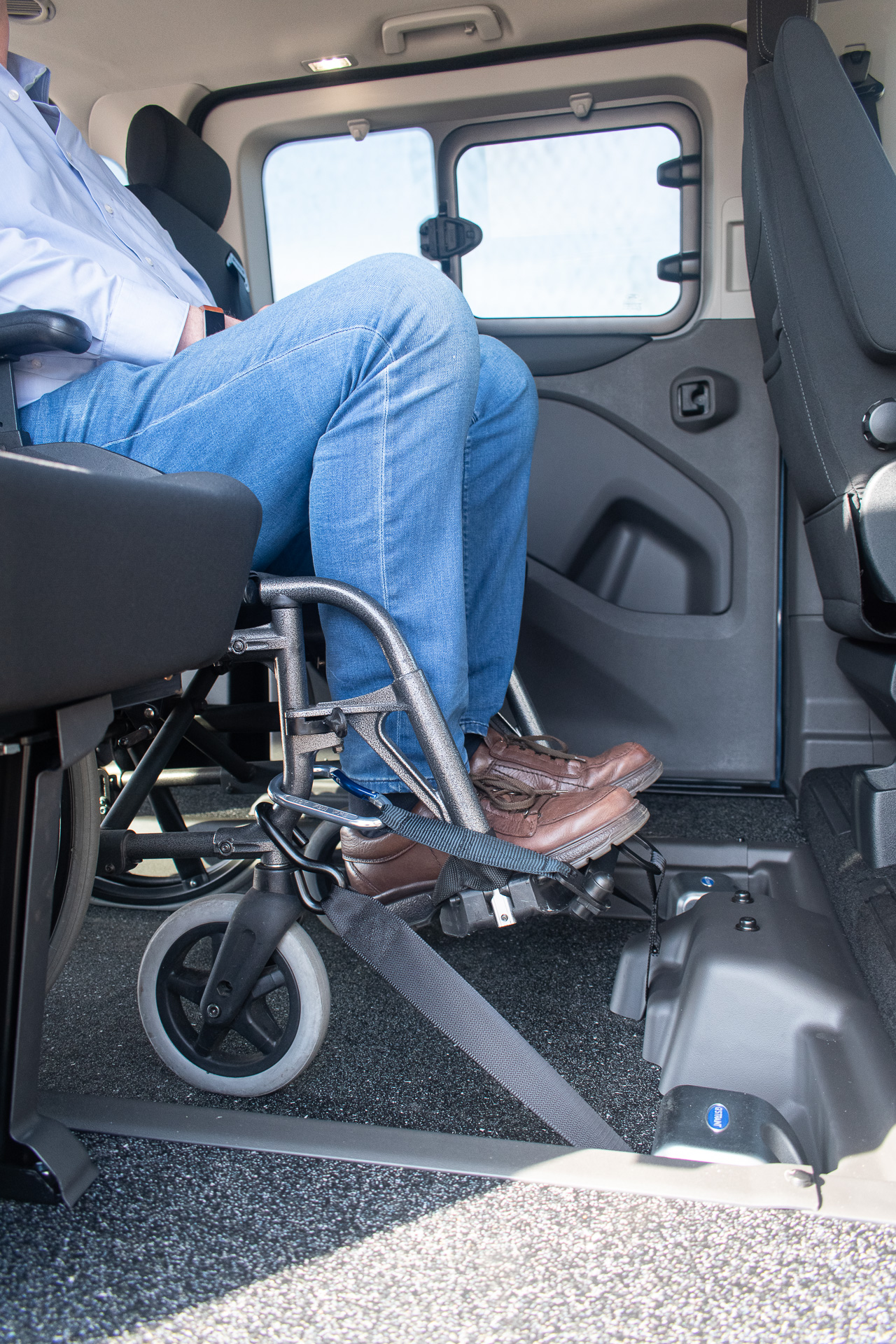 Ford Tourneo / Transit Independence™ Rolstoelbus | Freedom AA