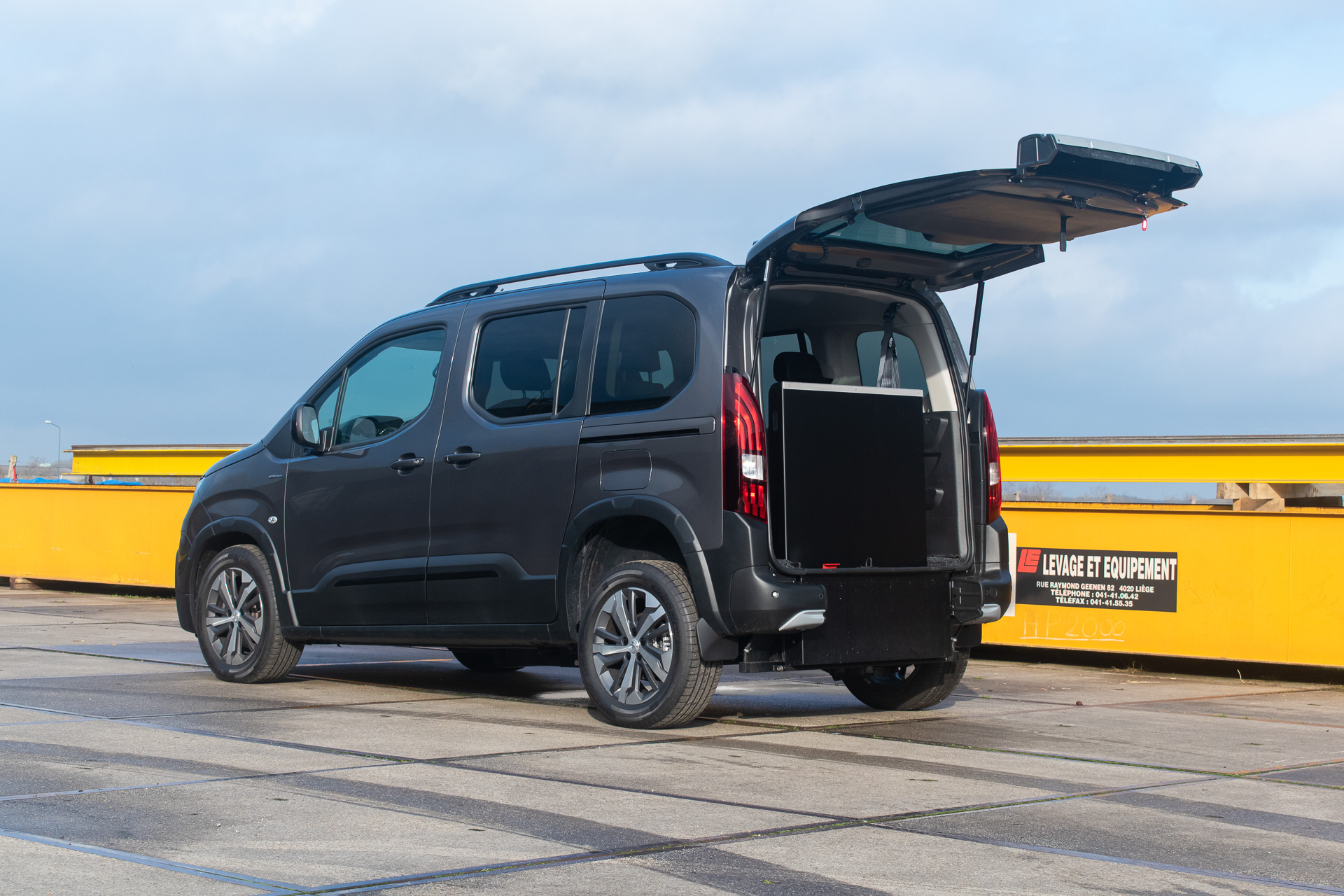 Peugeot Rifter Rolstoelauto XXL - XXL Bodemverlaging - Freedom Auto ...