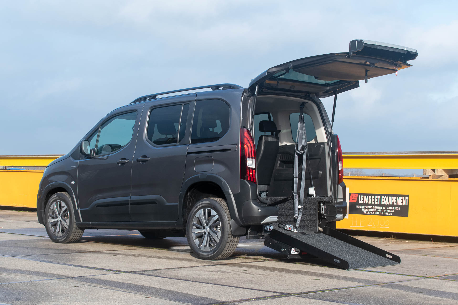 Peugeot Rifter Rolstoelauto XXL - XXL Bodemverlaging - Freedom Auto ...